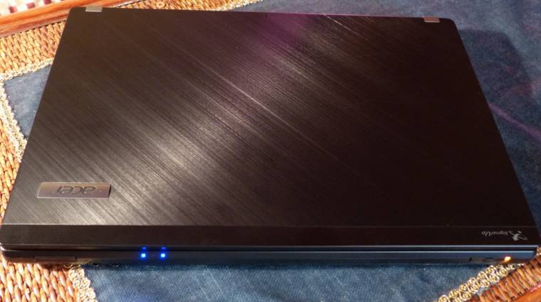 Acer TravelMate P643 teszt: régi ház, erős belső - PCW - A megújult PC ...