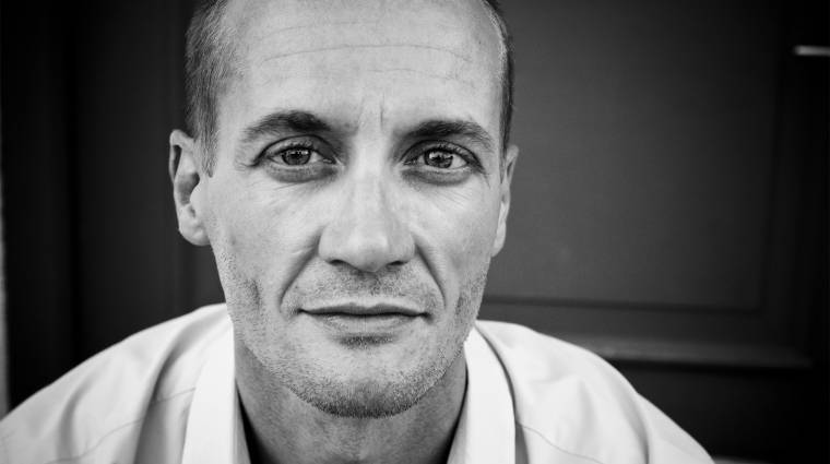 „Egy öreg házban élünk, ami csak egy elmúlt világtól tud minket megvédeni”
